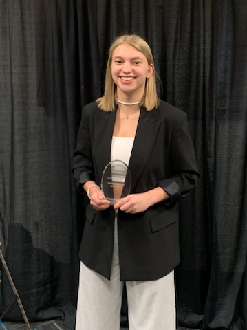 Volleyball D1 : entraîneur de l'année et athlète pancanadienne de l ...